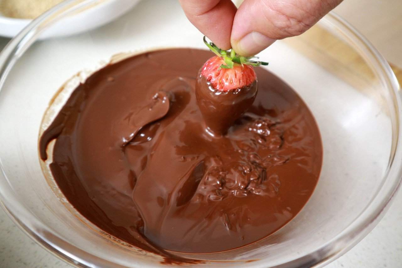 Gourmet Strawberries Dipped In Chocolate - Culinary Ambition