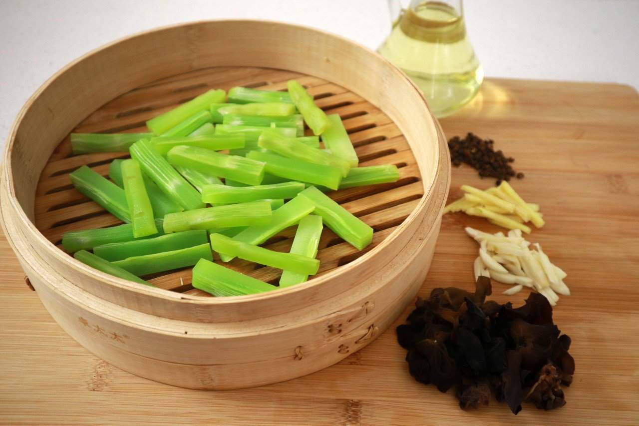 Stir Fried Stem Lettuce With Sichuan Pepper - Culinary Ambition