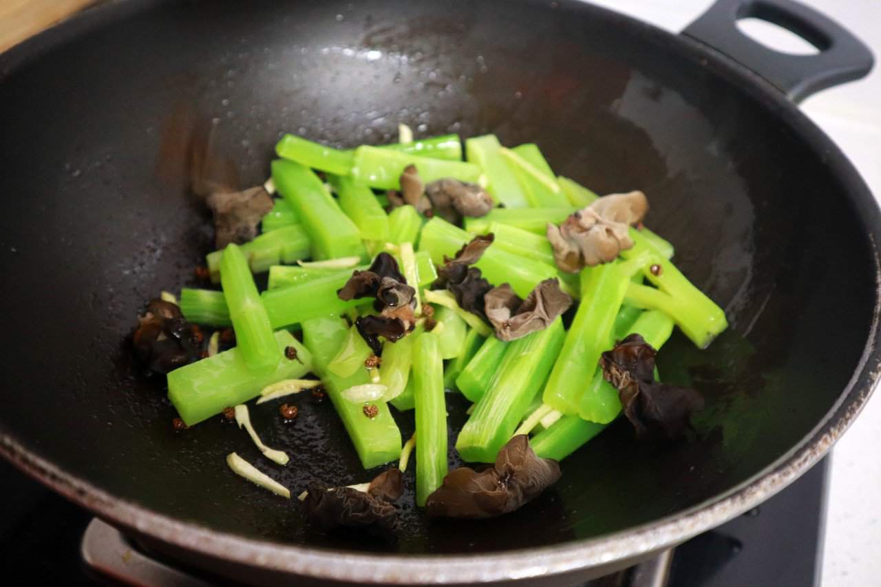 Stir Fried Stem Lettuce With Sichuan Pepper - Culinary Ambition